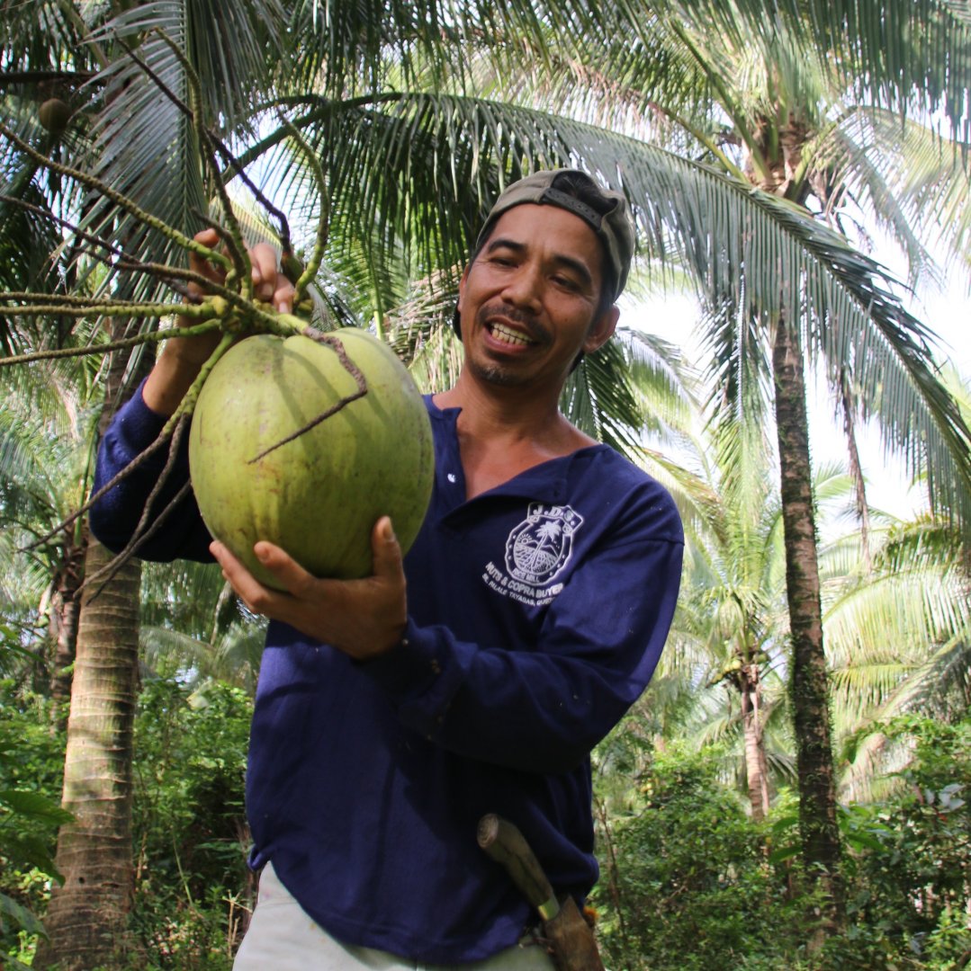 Coconut Oil from Phillipines - Our Farmers | BIO PLANÈTE